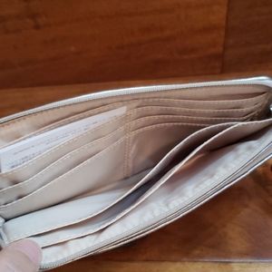 Coach | Bags | Nwt Coach Daisy Outline Signature Med Zip Wristlet ...